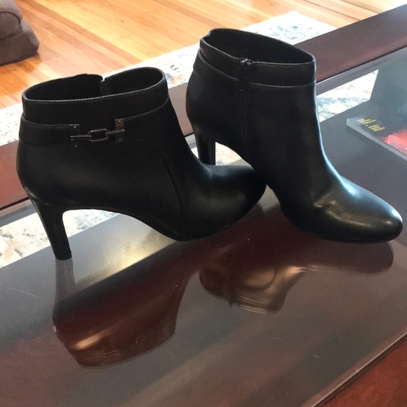 Bandolino | Shoes | Black Bandolino 85 Women Bootie Heel | Poshmark